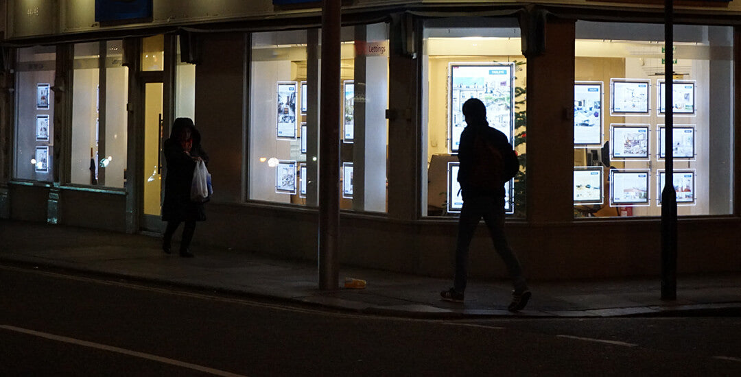 Illuminating The High Street With LED Window Displays – iSpi Trade